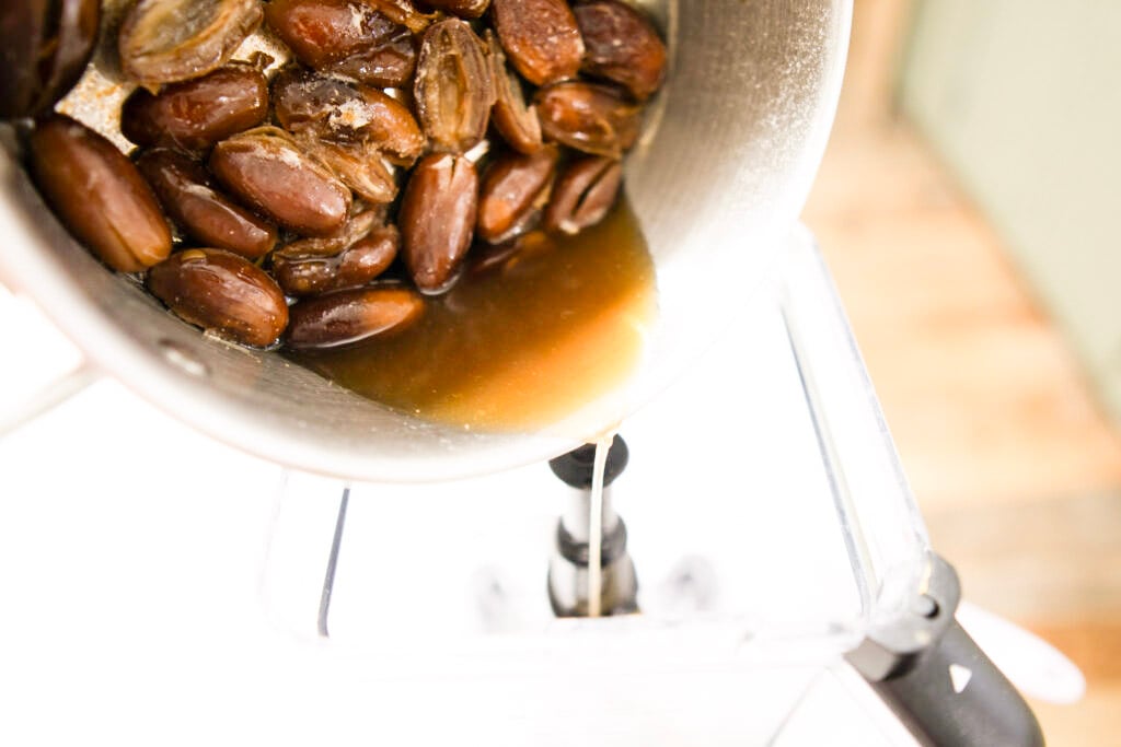 How to make Date Honey (Healthy Sugar Alternative) - The Rose Homestead